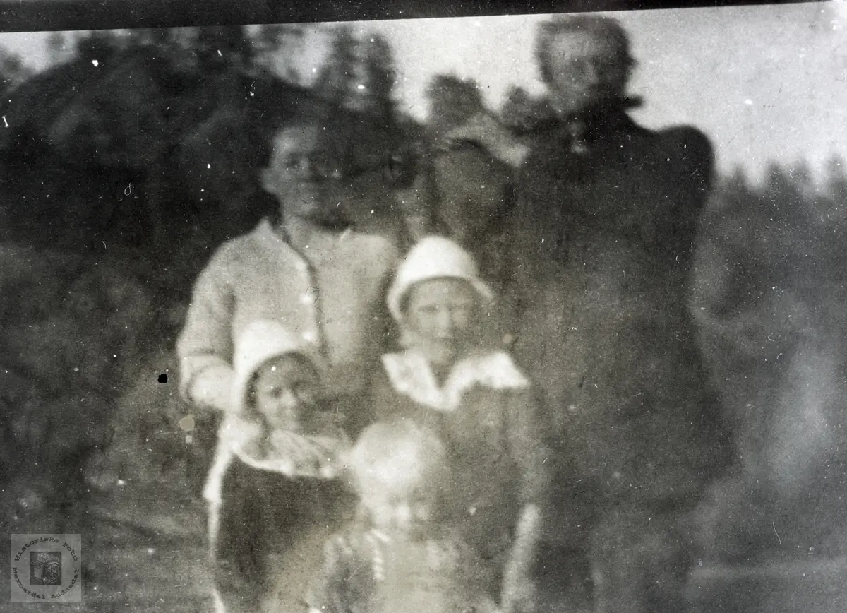 Bertine og Søren Håland med barna. Grindheim Audnedal. - Historiske ... Bertine og Søren Håland med barna. Grindheim Audnedal. - Historiske ...