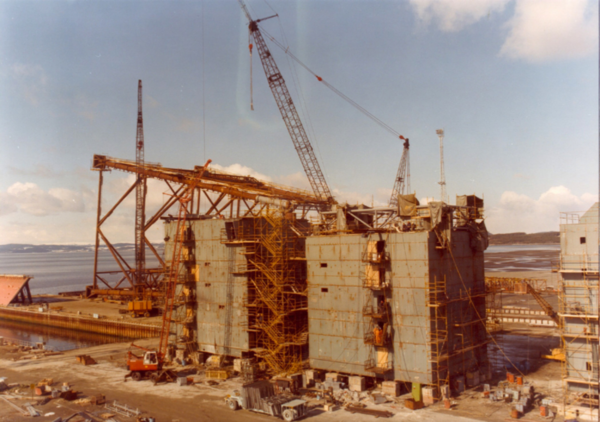 Bygging av modulene til Ekofisk 2/4 H ved Aker Verdal. Jacket i ...