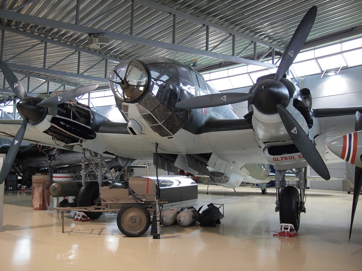 Bombefly - Forsvarets museer / DigitaltMuseum