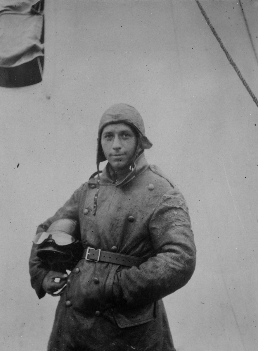 Porträtt av militär flygare i flygarkläder, 1923 - Flygvapenmuseum ...