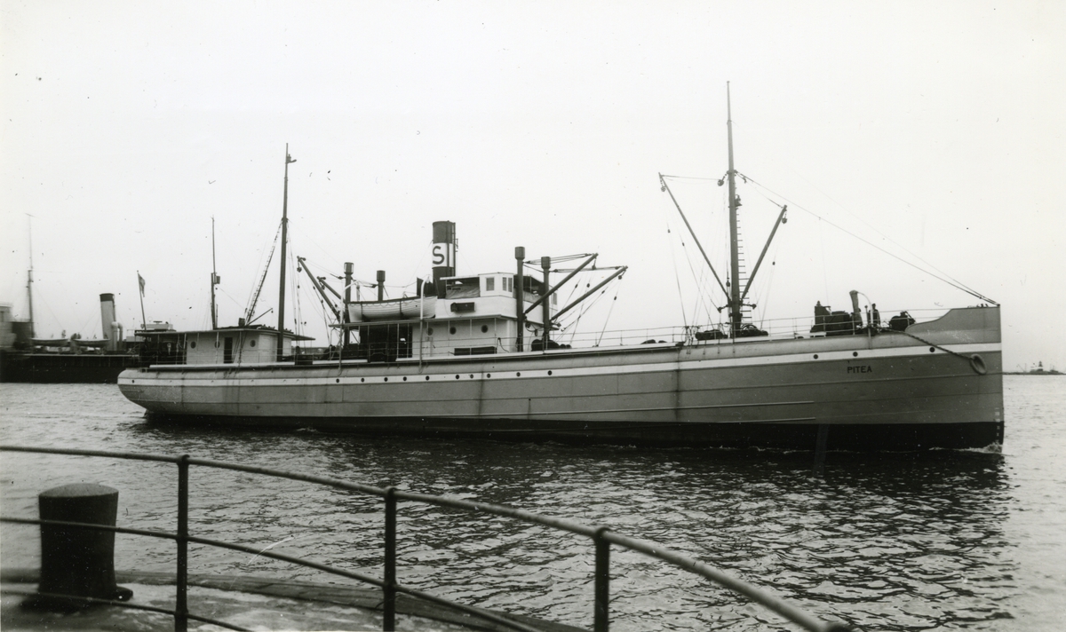 Ägare:/1911-16, 1920-39/: Stockholms Rederi AB Svea. Hemort: Stockholm ...