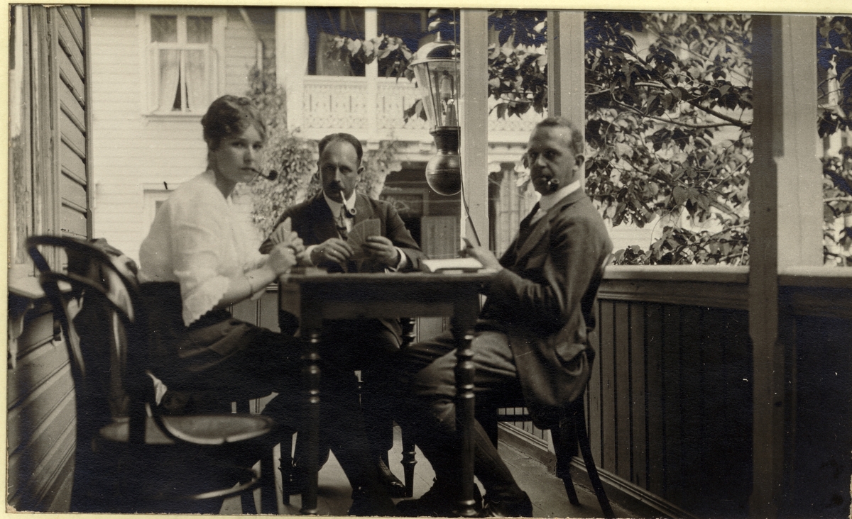 Tekst fra album: Lærdal - Eftermiddagsbridge. Evelyn, Waldemar Kallevig ...