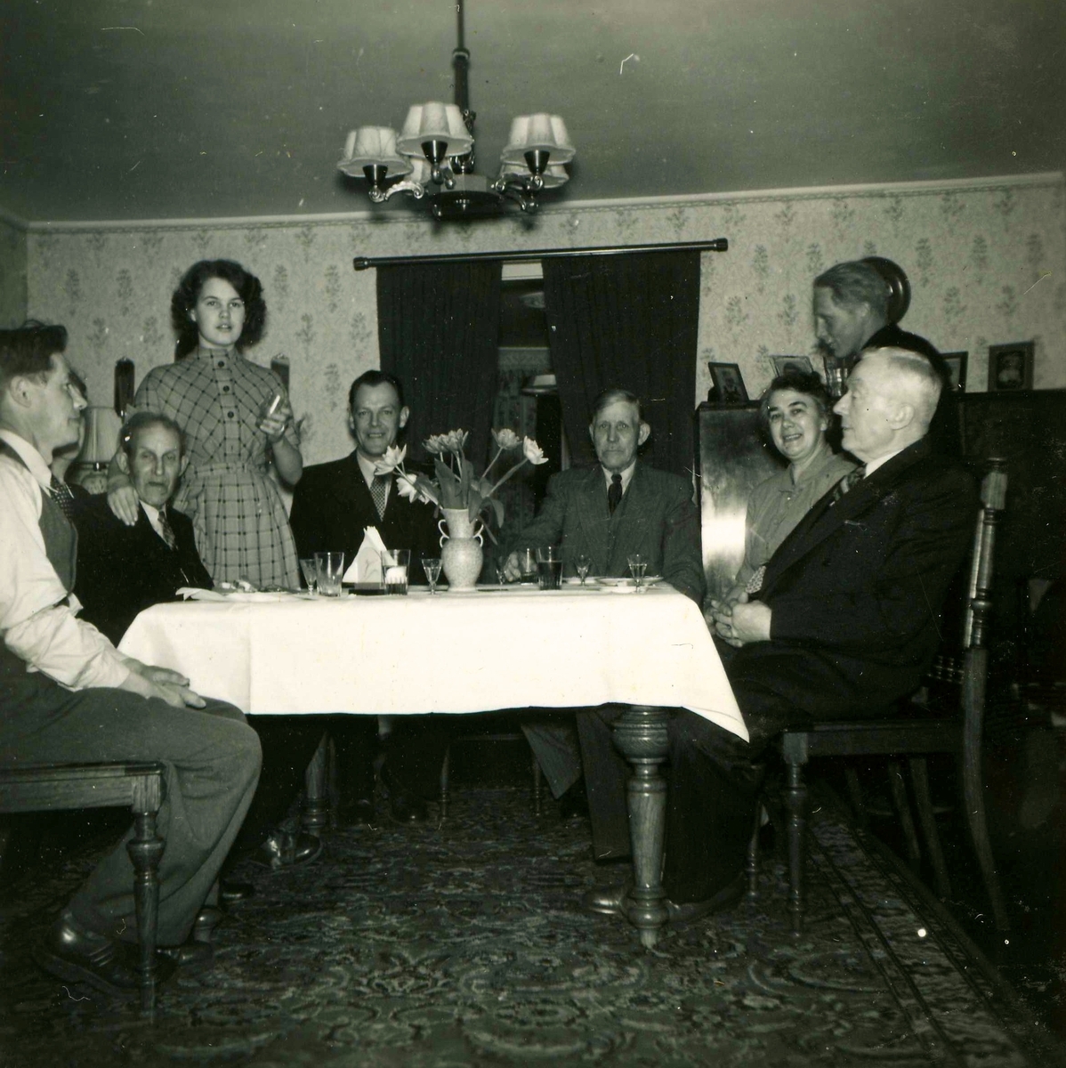 Kalas för Robert Pettersson hemma hos Rolf, Elsa och Eva på Ekans gård ...