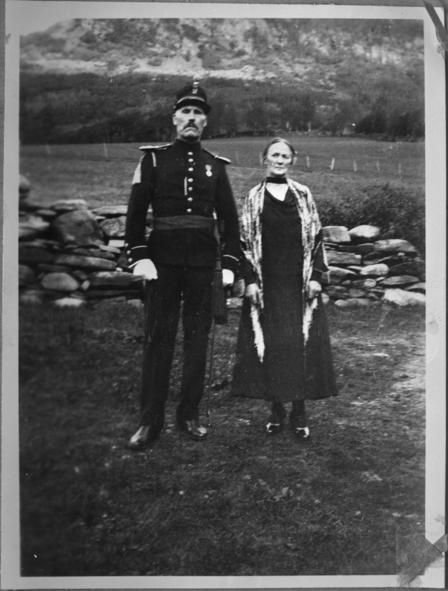 Hamre i Ølen, ca. 1930. Nils Hamre og Sella Hamre. - Haugalandmuseet ...