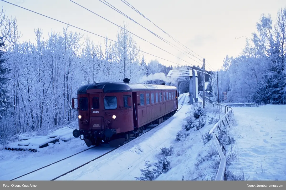 Dieselmotorvogn BM 86 20 med persontog fra Kongsberg til Rødberg ved ...