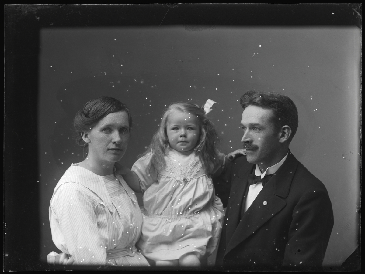 Arvid Johansson med familj - Västergötlands museum / DigitaltMuseum