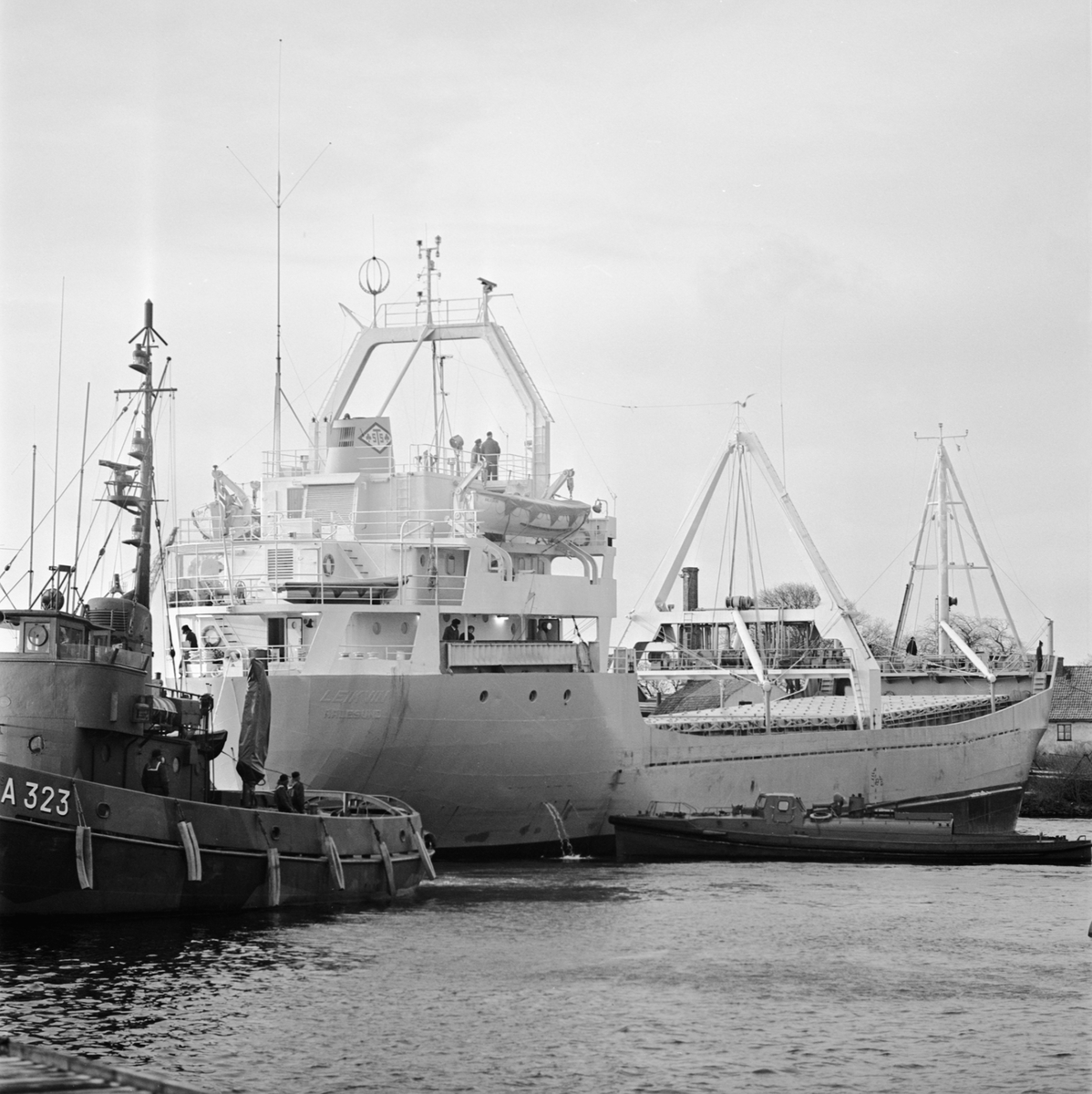 Civil båt under bogsering - Marinmuseum / DigitaltMuseum