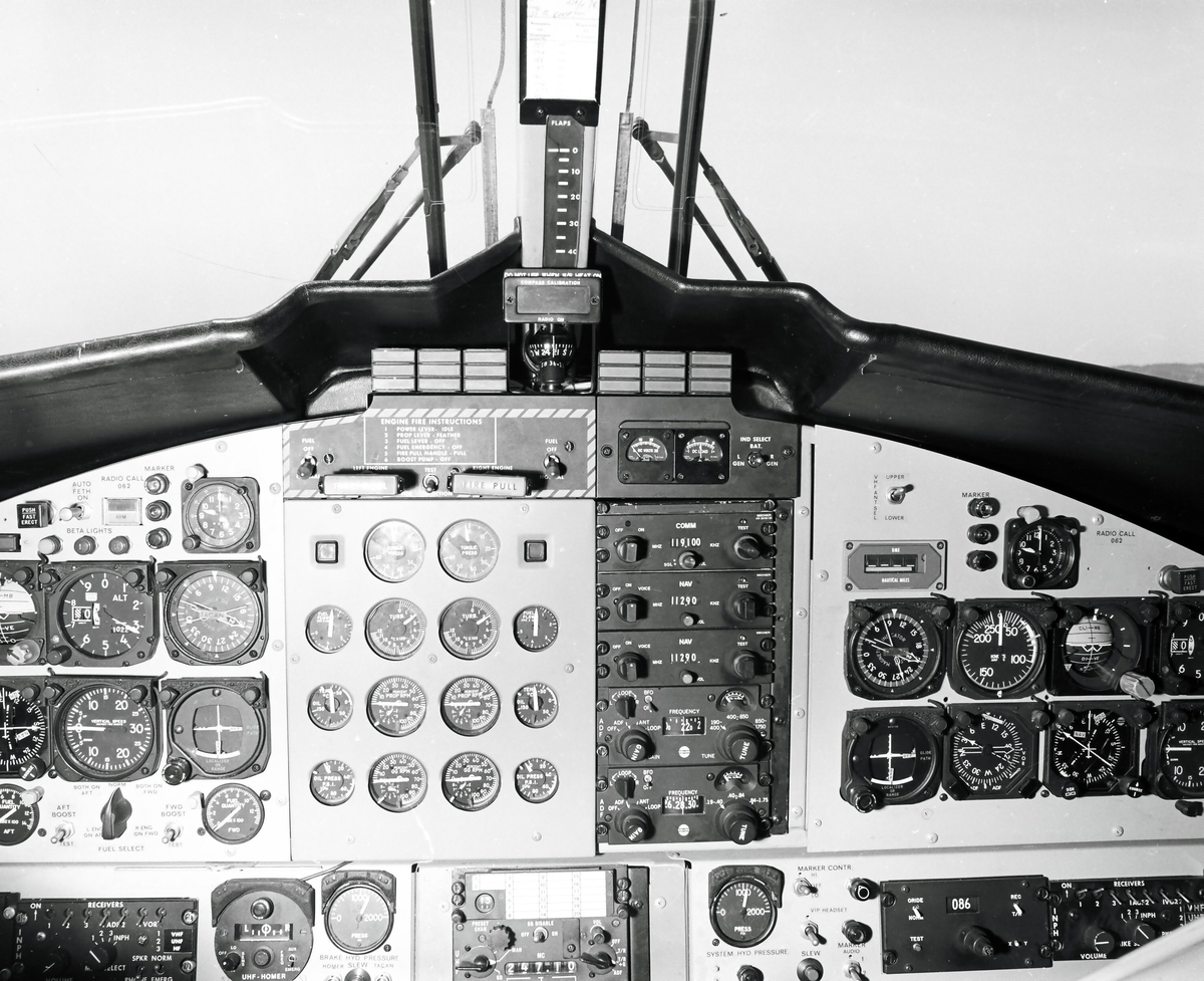 Cockpit DHC-6 Twin Otter. - Forsvarets museer / DigitaltMuseum
