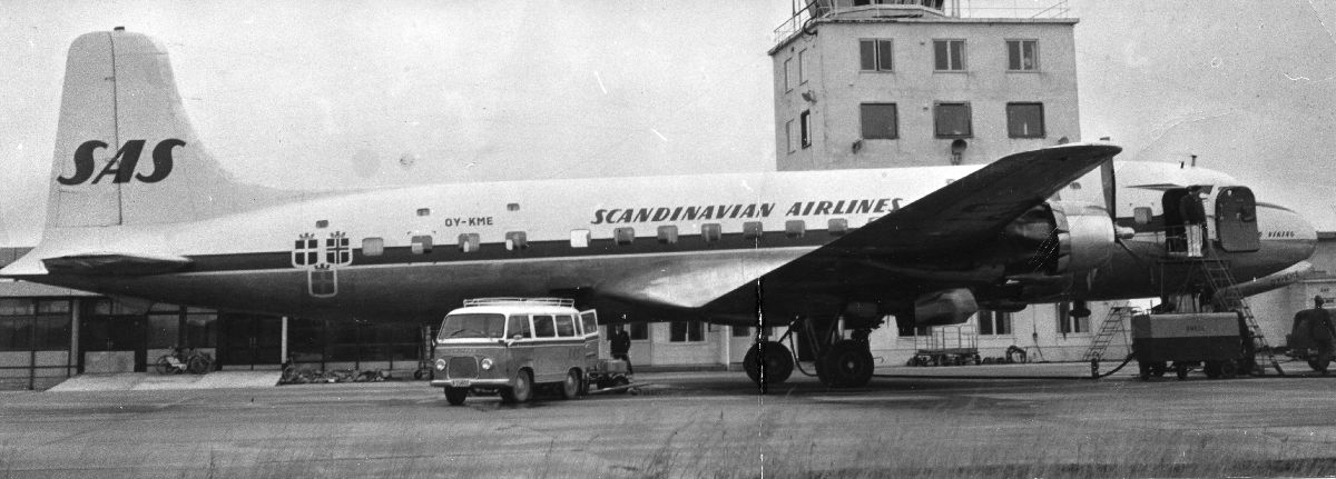 SAS' DC-6B "Arild Viking" på Bodø flyplass 9. oktober 1959. - Norsk ...