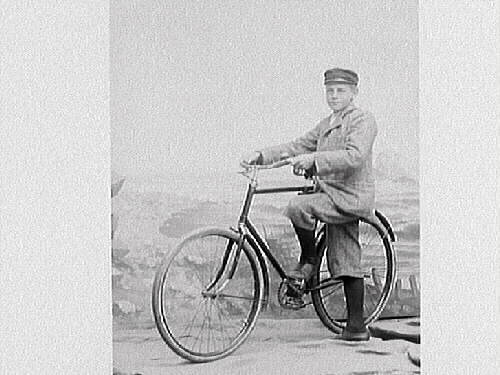 Cyklist. Syskonbarn till fotografen, Ture Ranch. - Hallands ...