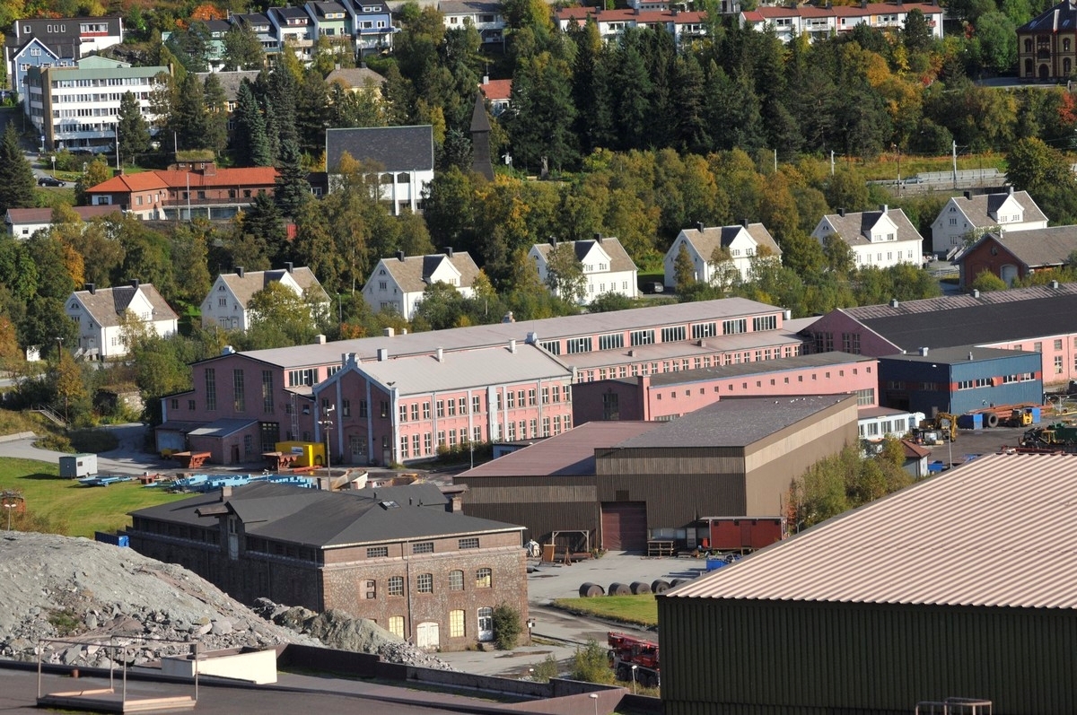 Narvik: Verksteder ved havna, tidligere LKAB og "steinhuset". 11 sept ...