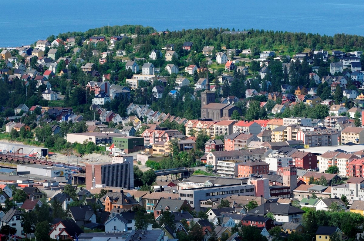 Oversiktsbilde, sentrum og deler av Framnes. 8 juli 2009 - Museum Nord ...