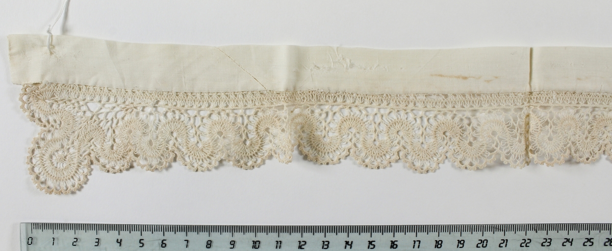 Krage, med spets - Länsmuseet Gävleborg / DigitaltMuseum