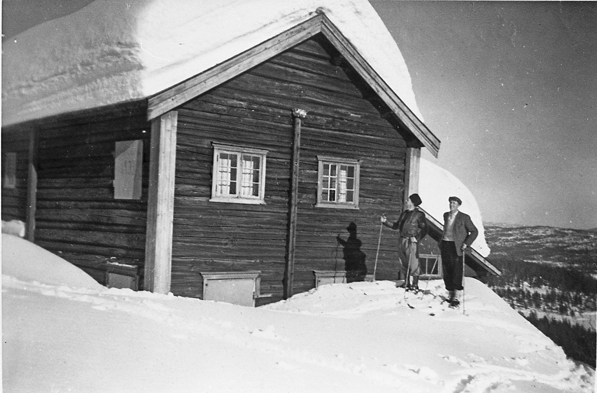 Bygningen i øvre Fjøslia, Rollag, snøvinteren 1951. - Sigdal Museum ...