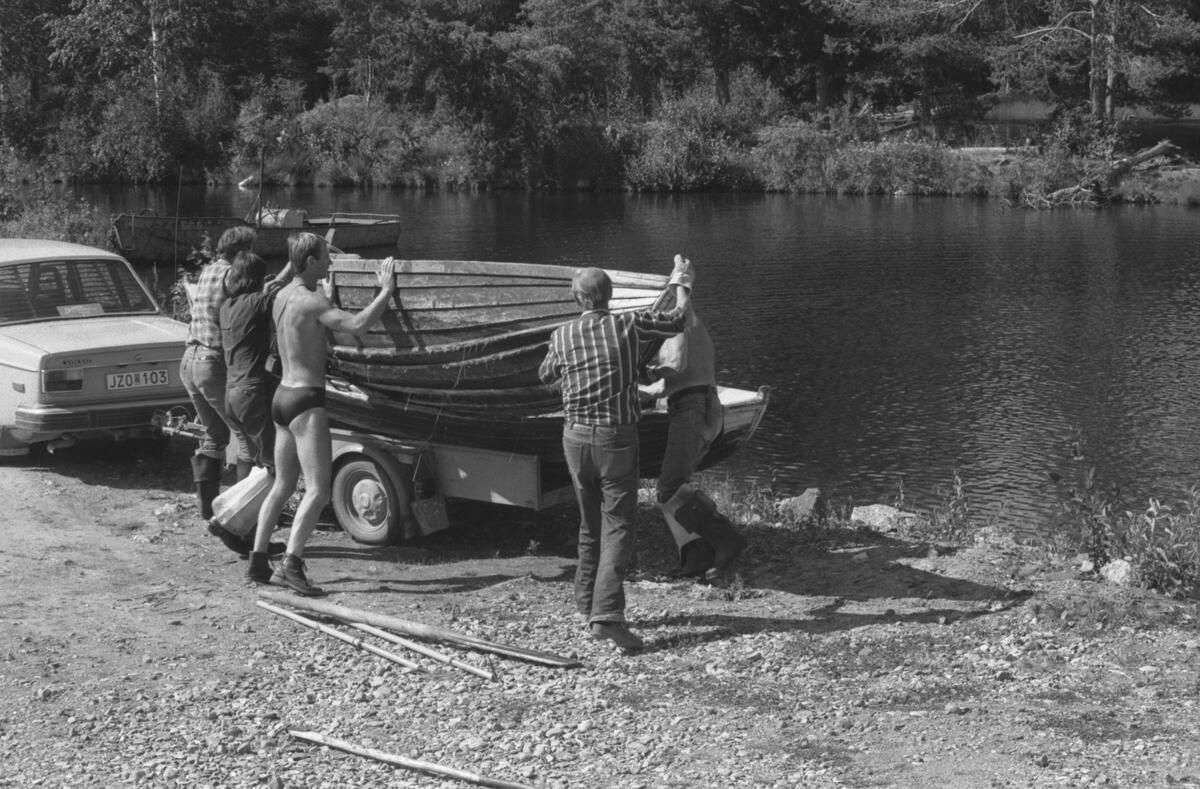 Fångsjön. Båtarna ska transporteras på bilsläp ner till Sporrsjön ...