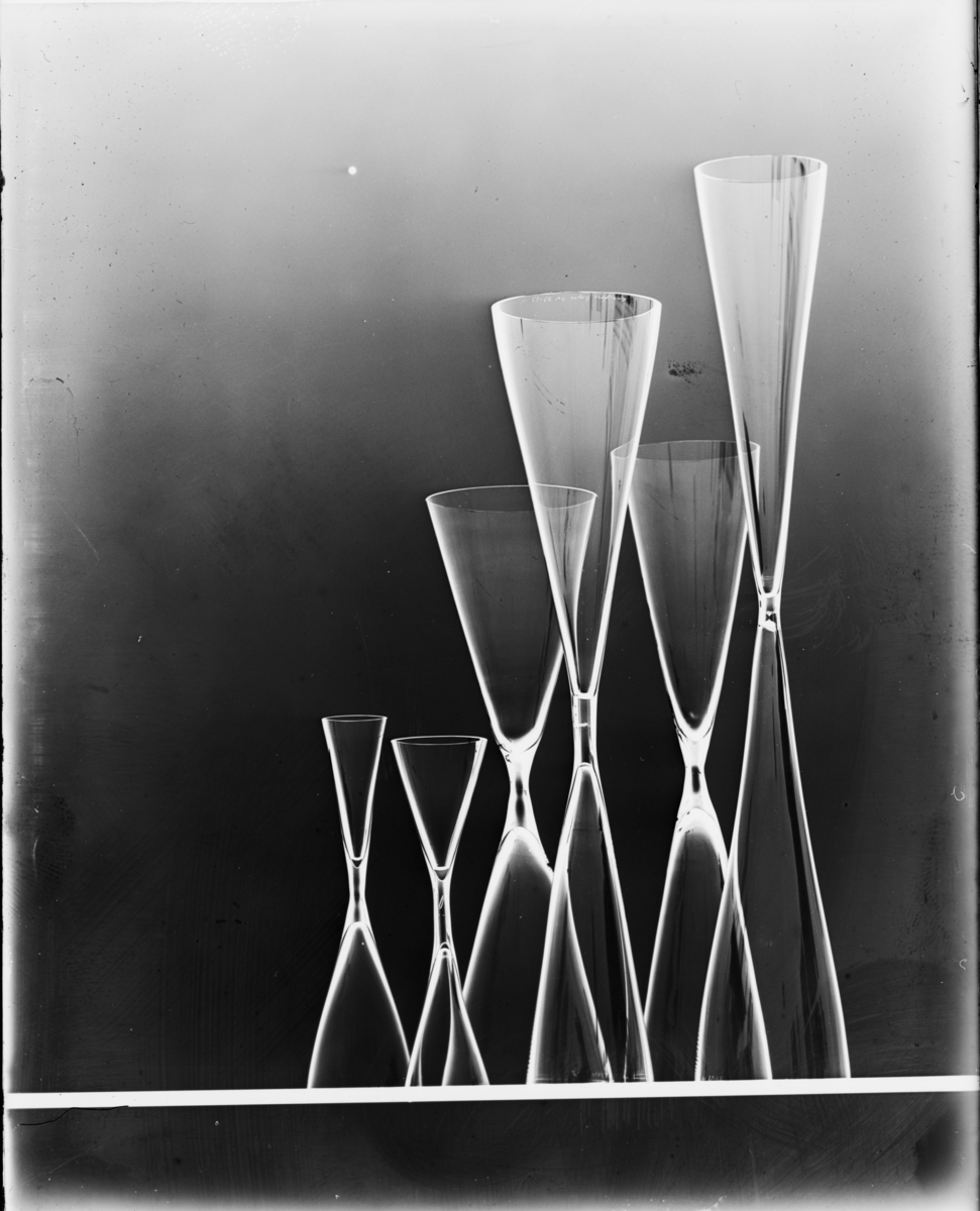 ORREFORSGLAS FÖR AMERIKANSK UTSTÄLLNING TIMGLAS, INGEBORG LUNDIN ...