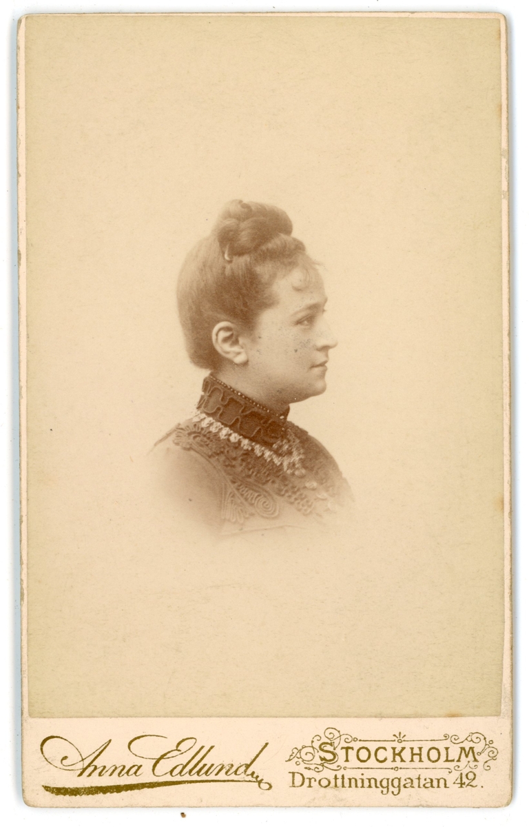 Porträtt av kvinna - Judiska museet / DigitaltMuseum