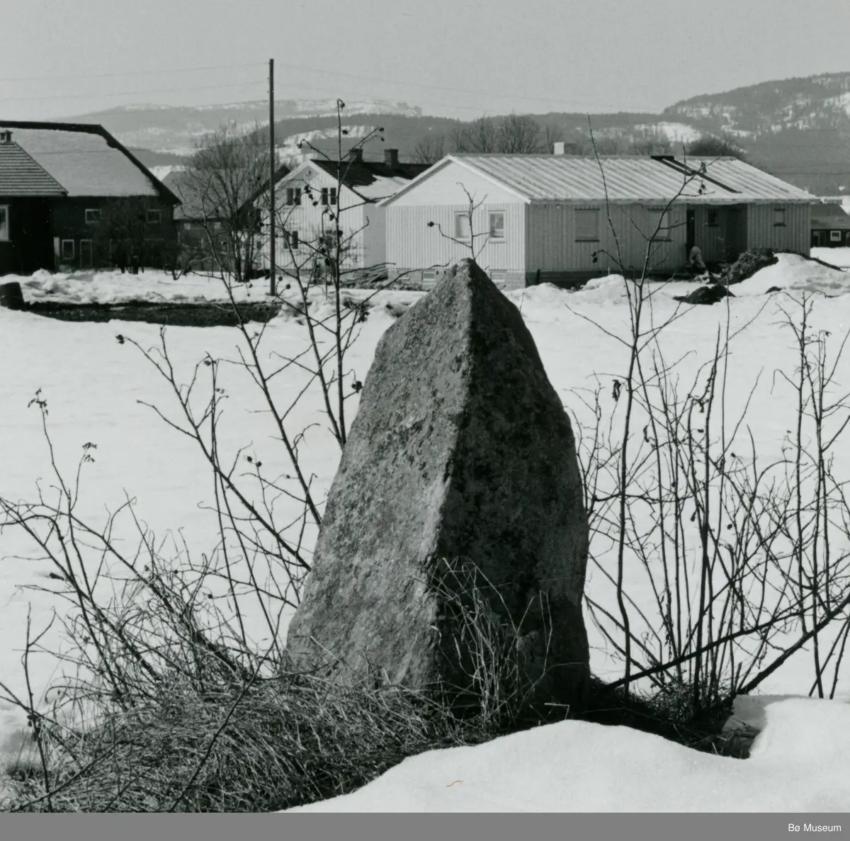 Huldresteinen ved Grivi - Bø Museum / DigitaltMuseum