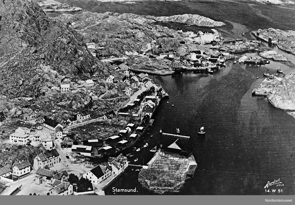 Flyfoto av Stamsund. En del av sentrum og havneområdet ...