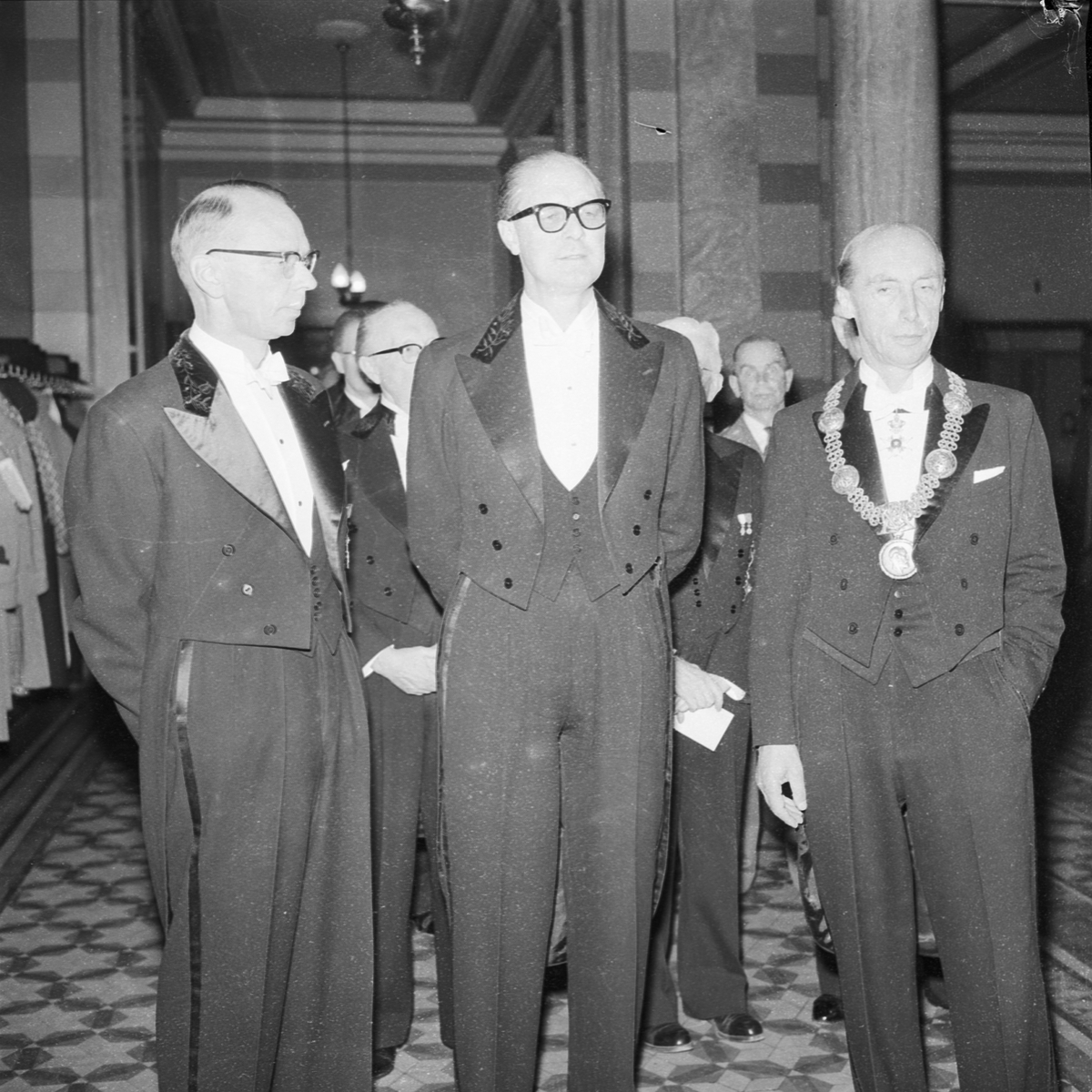 Professorsinstallation, astronomiprofessor Erik Holmberg på väg till ...