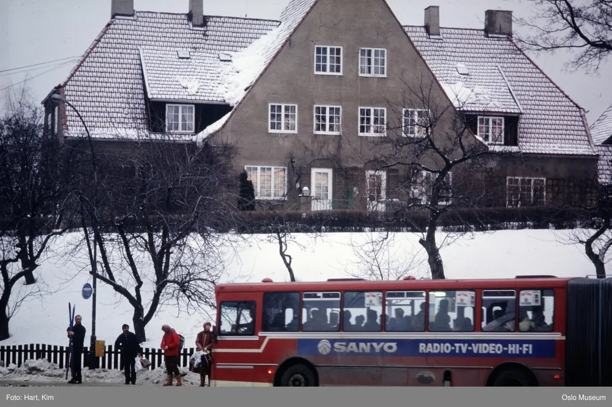 Bussholdeplass ved John Colletts plass. - Oslo Museum / DigitaltMuseum