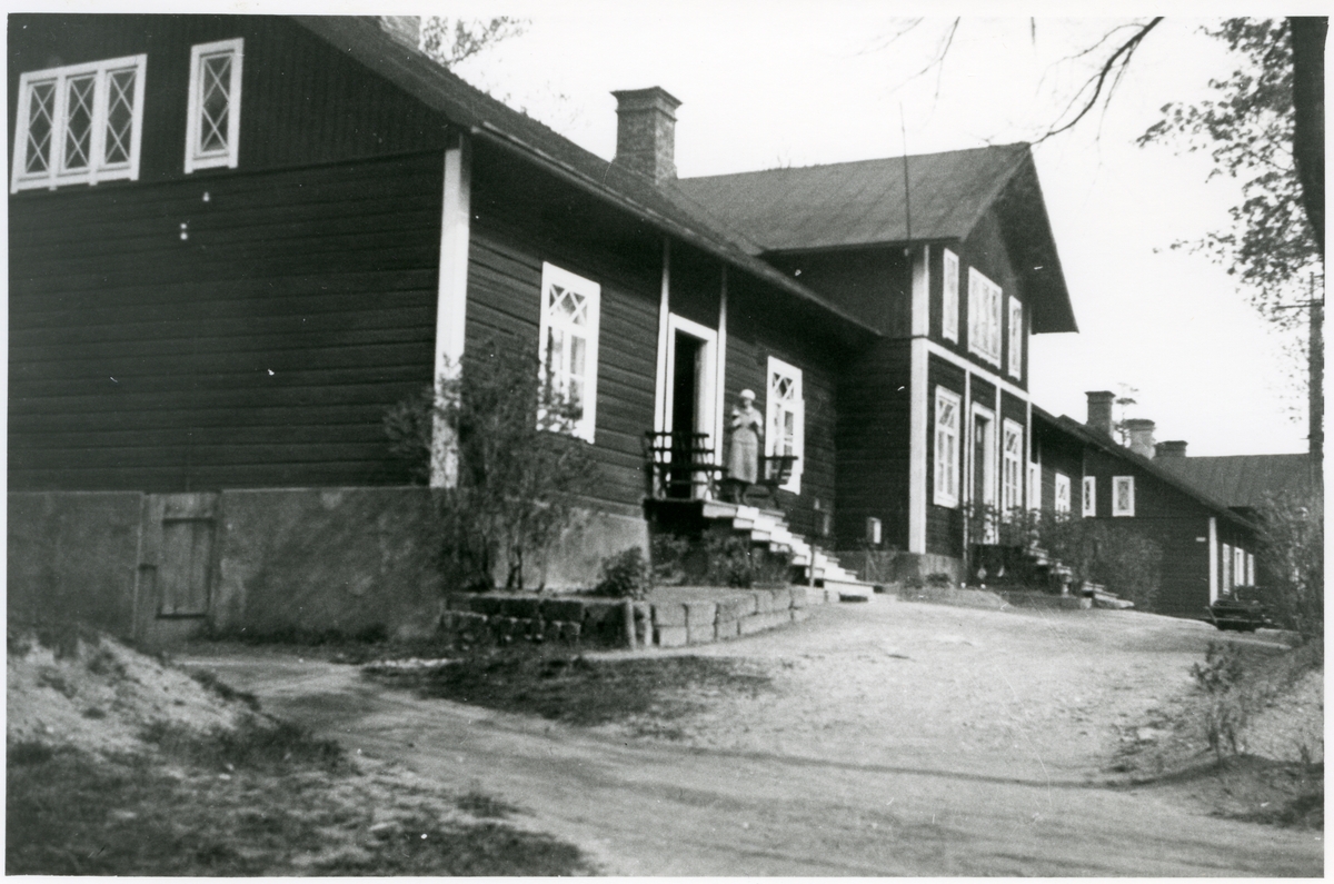 Fagersta stad, Fagersta kn. Norra "Träbyggningen" ovanför Torget ...