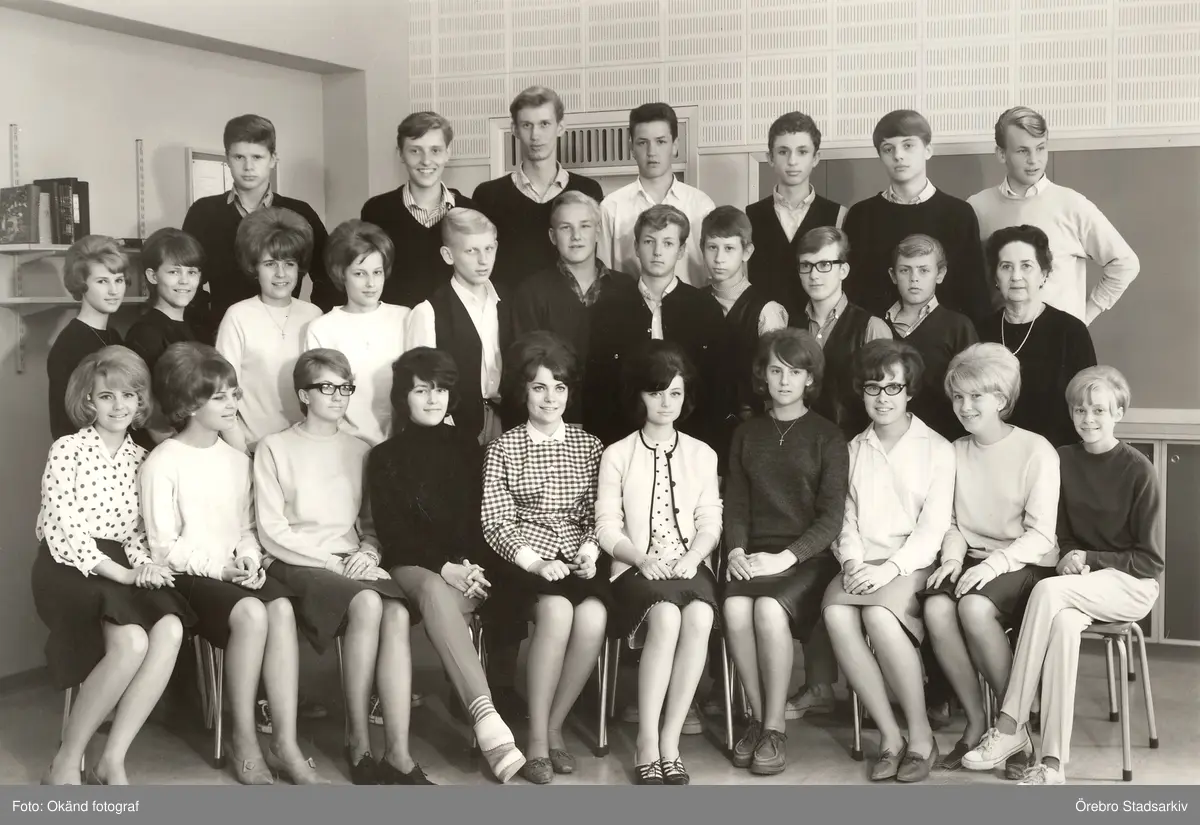 Klass 7 på Olaus Petriskolan, 1963 - Örebro Stadsarkiv / DigitaltMuseum
