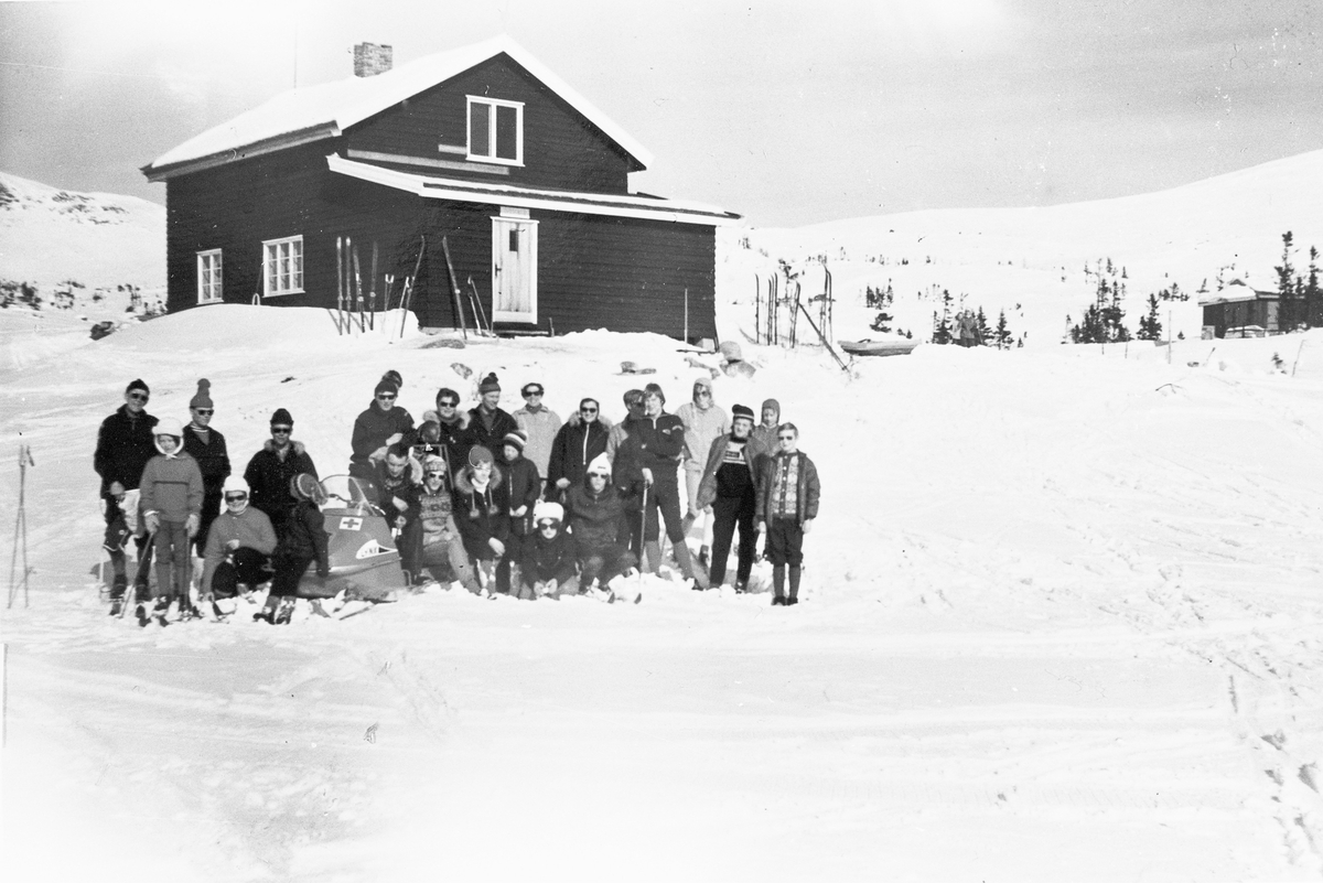 Hjelpekorpsets hytte på Tempelseter. Udatert, trolig 1970-årene ...