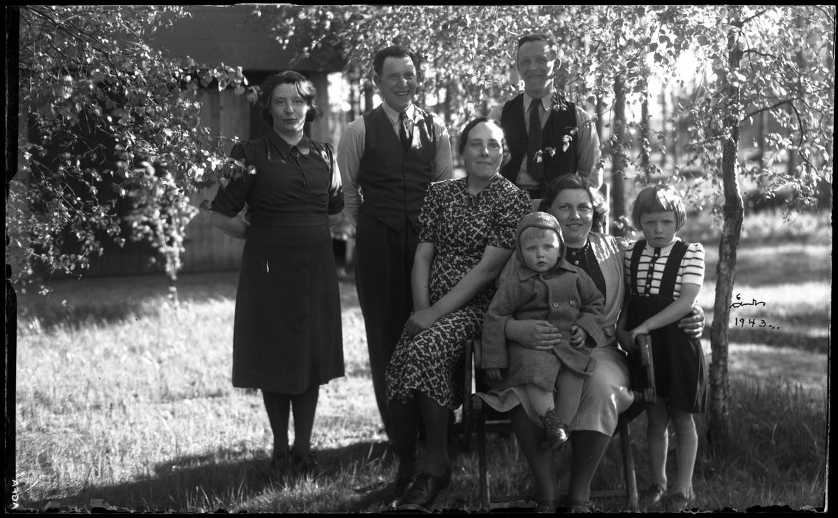 Familjen Sahlin i Furuliden - Västergötlands museum / DigitaltMuseum