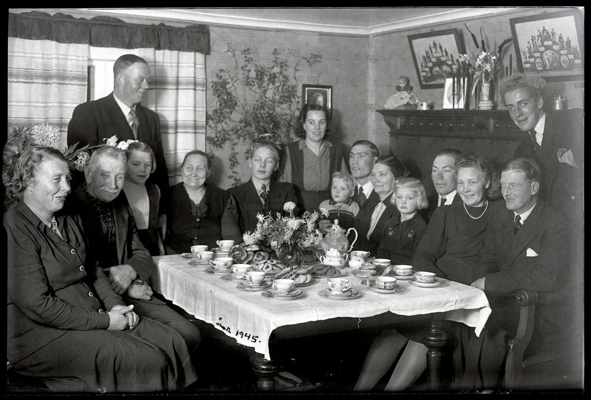 Emma Ekman fyller 60 år - Västergötlands museum / DigitaltMuseum