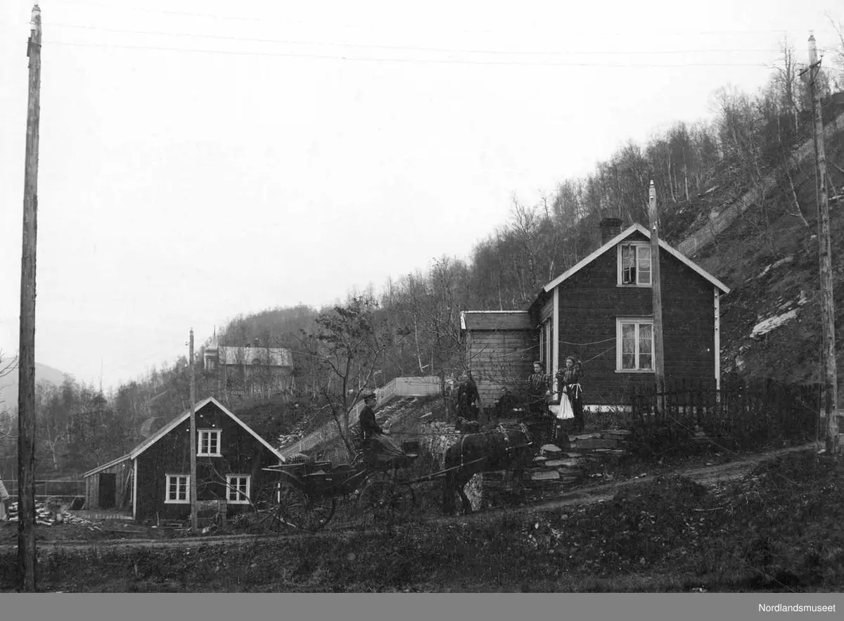 Furulund. Portnerboligen og stallen med vognbua. Ca 1910. Foto Ukjent ...