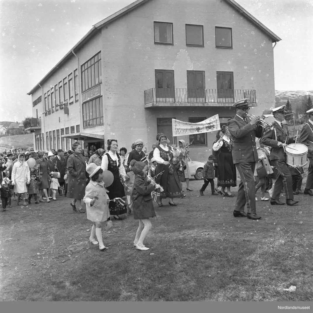 Korps Instrumenter Barn Banner - Nordlandsmuseet / DigitaltMuseum