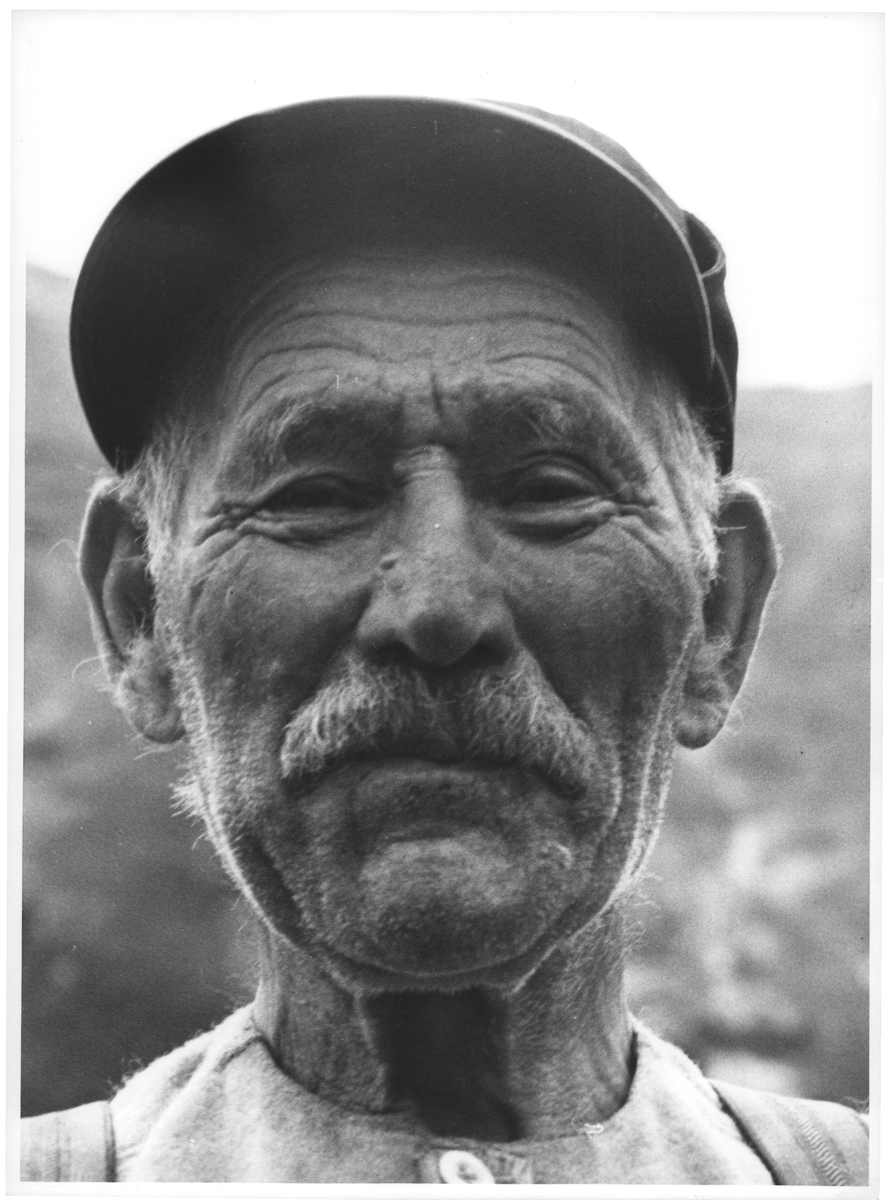 Jens Hogrenning overlevde begge rasene i Loen. Loen - DEXTRA Photo ...