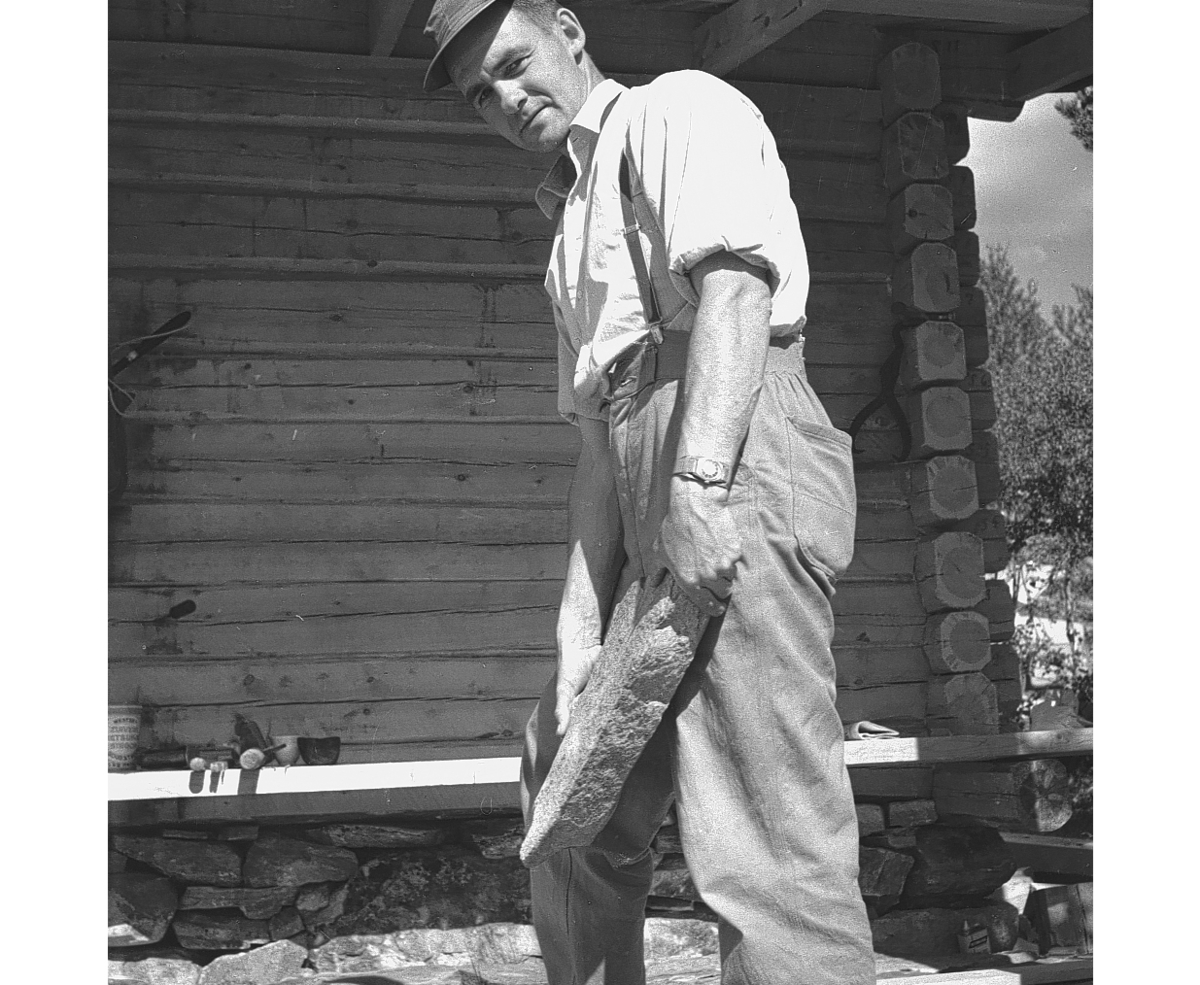 Muring av gråstein under tømmerhus. - Anno Musea i Nord-Østerdalen ...