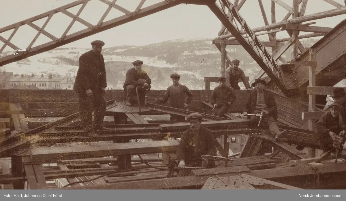Skansen klaffebru ved Trondheim under bygging. - Norsk Jernbanemuseum ...