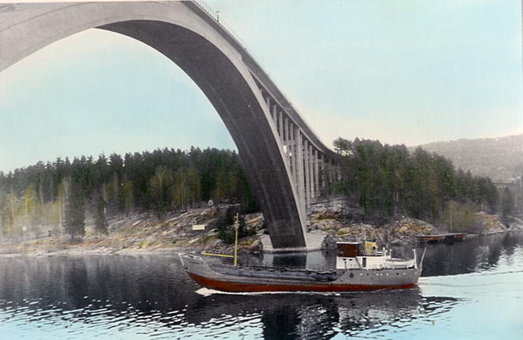 Fartyg vid Sandöbron - Västernorrlands museum / DigitaltMuseum