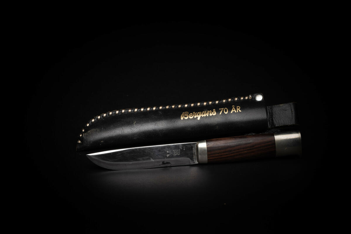 Kniv med slire - Bergans museum / DigitaltMuseum