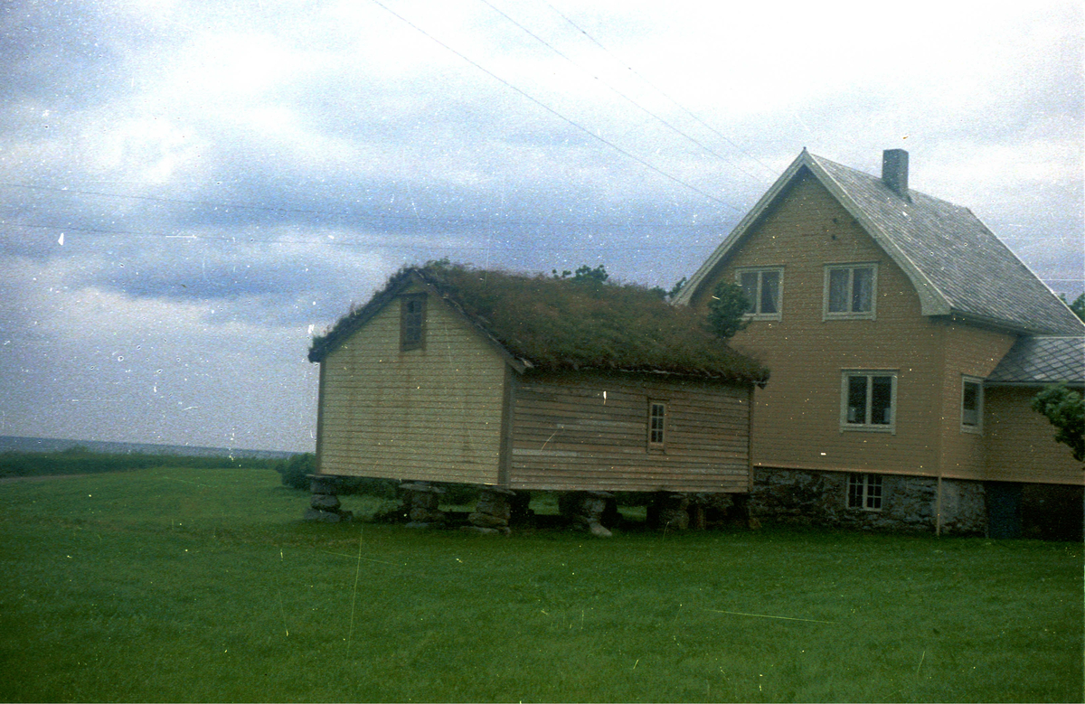 Flø, Ulstein prestegjeld, Sunnmøre, stovehus. ( L.bg.sk ...