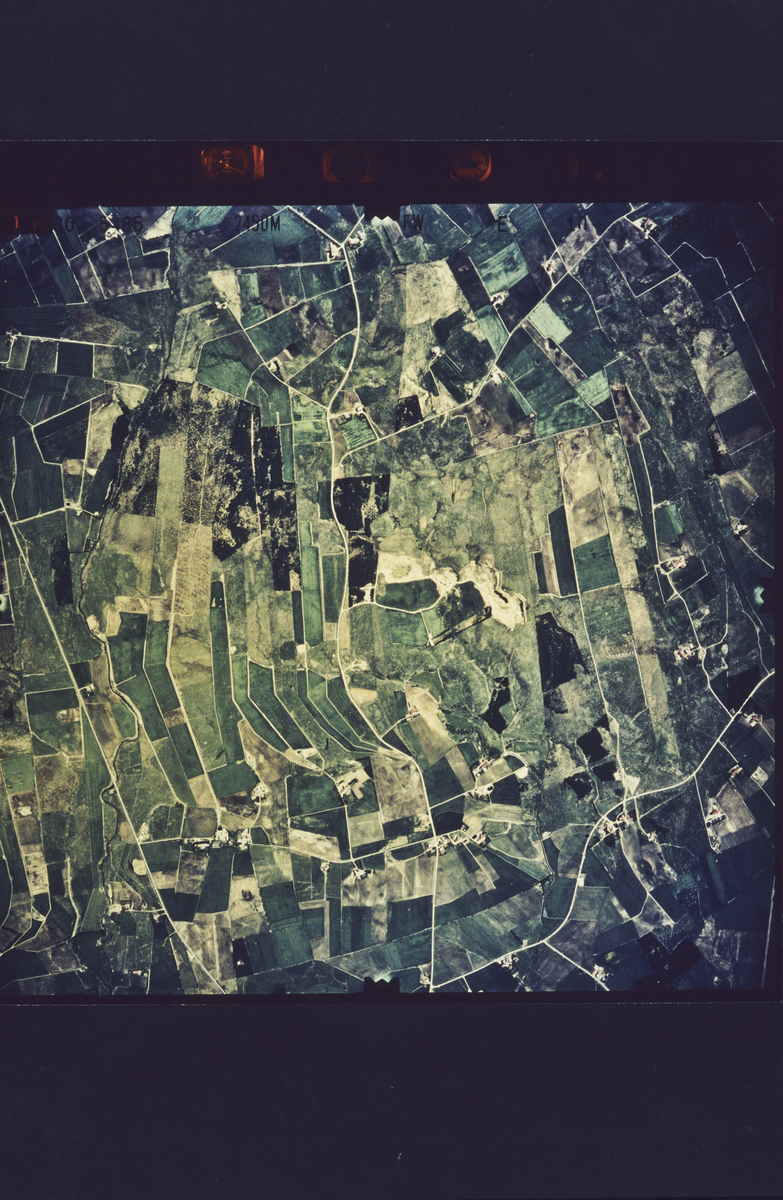 Repro av flyfoto, 8870, Hå k. (farge) - Arkeologisk museum ...