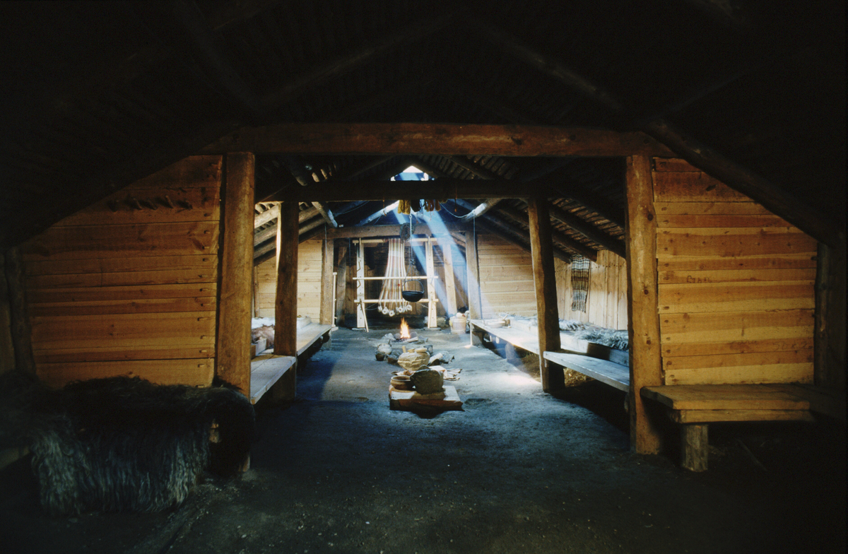 Interørbilder fra Jernaldergården på Ullandhaug - Arkeologisk museum ...