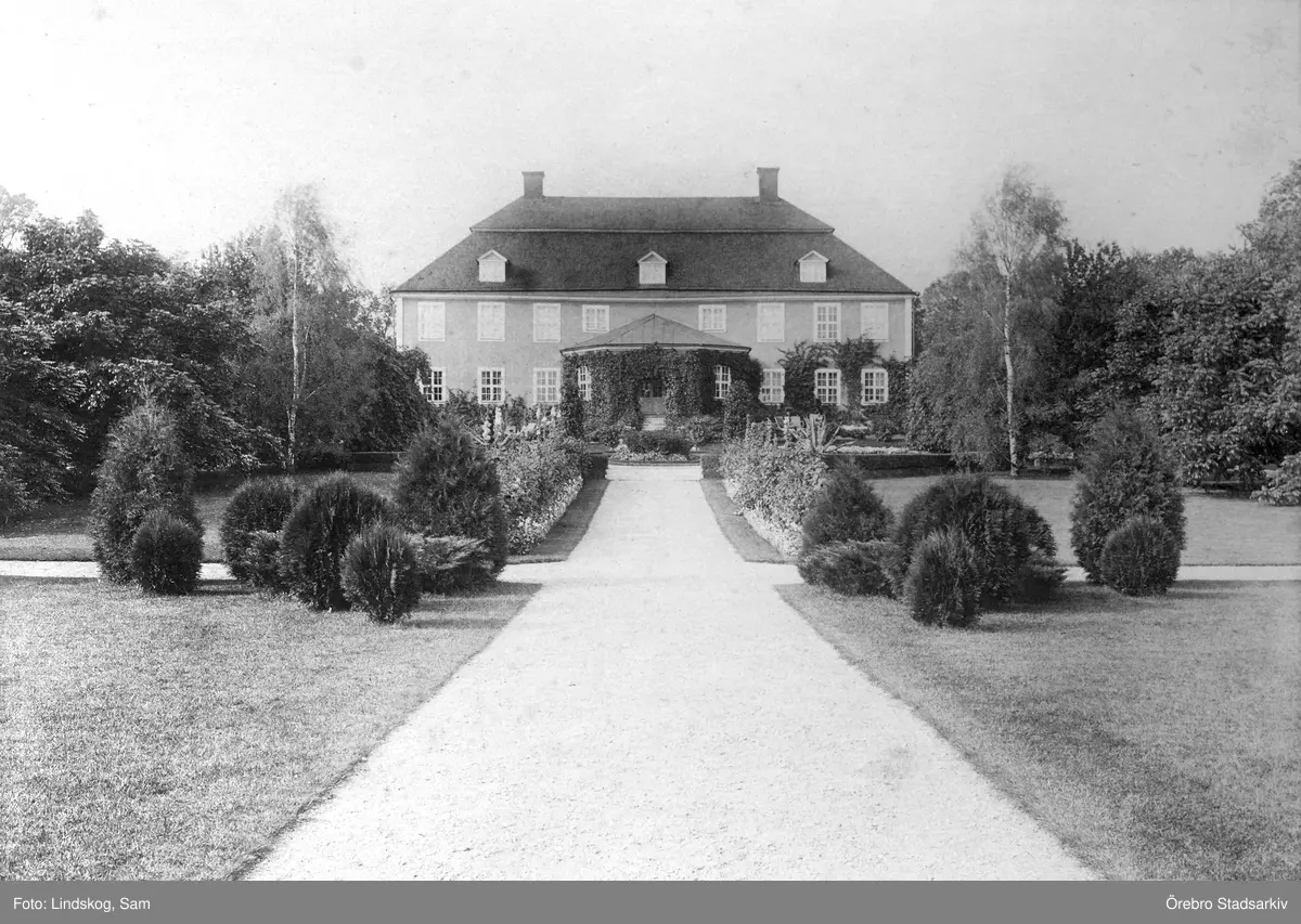 Trädgården vid Bystad herrgård, 1930-tal - Örebro Stadsarkiv ...
