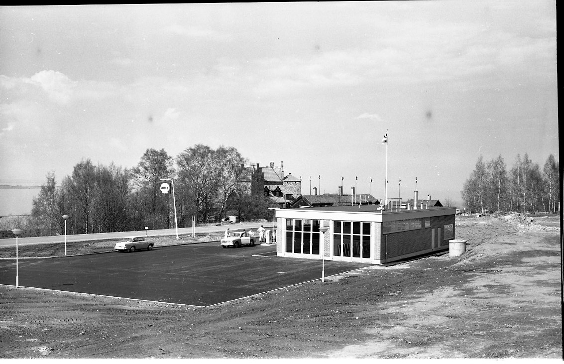En Shell-mack intill Gyllene Uttern söder om Gränna. Senare ombyggt ...