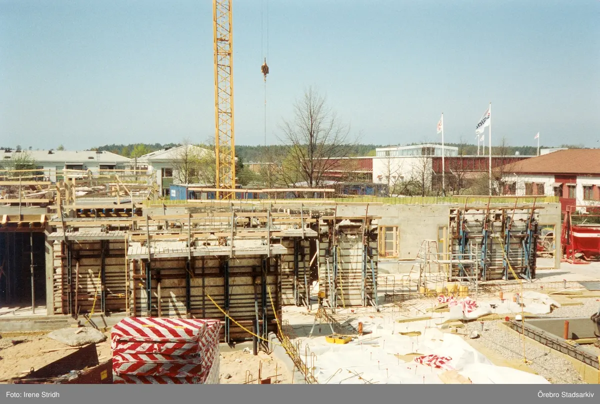 Byggnation av Skäpplandsgården, 1993 - Örebro Stadsarkiv / DigitaltMuseum