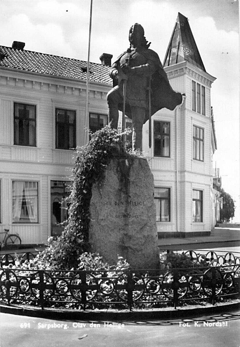 Statuen av Olav den hellige på lilletorvet - Sarpsborg kommunes ...