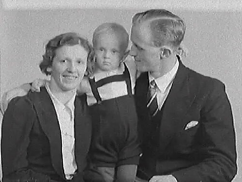 Familjen Barrington, Varberg. Föräldrapar och en liten gosse, fyra ...