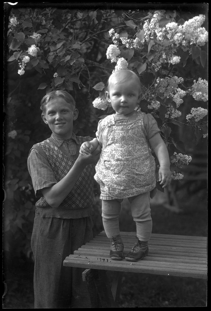 Syskon - Västergötlands museum / DigitaltMuseum