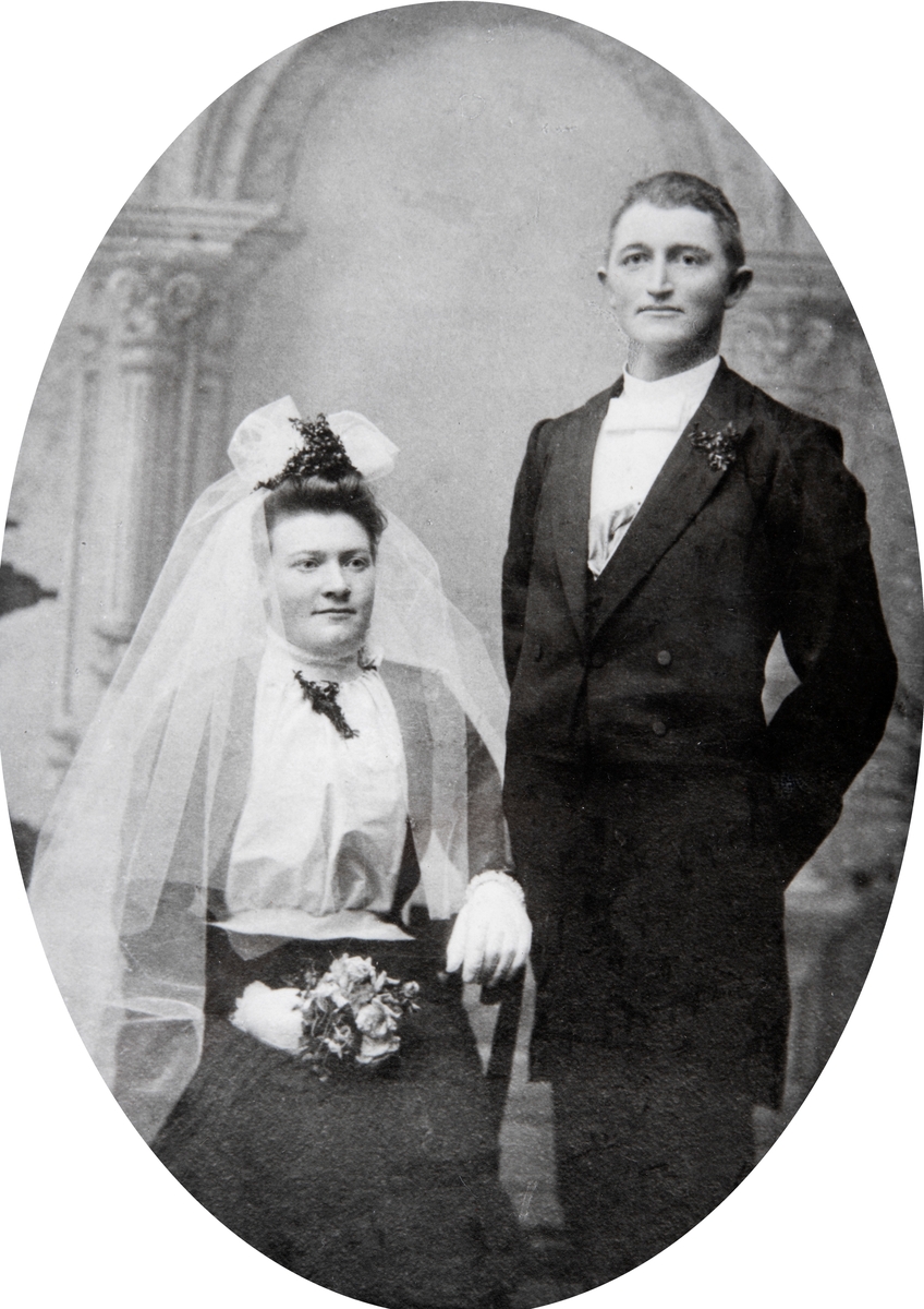 Brudebilde. Ole Kristian Albert Haakonsen Ekern (1873-1961) og Hilda ...