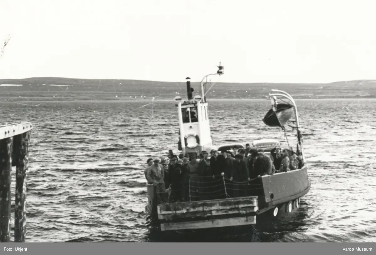 "Silsand", Vardøs første bilferge - Vardø Museum / DigitaltMuseum