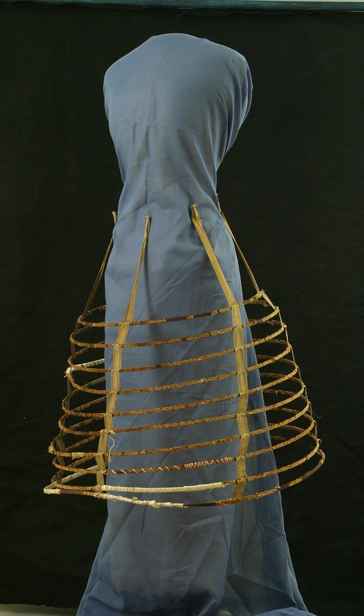 Krinolin, krinolinställning - Gotlands Museum / DigitaltMuseum