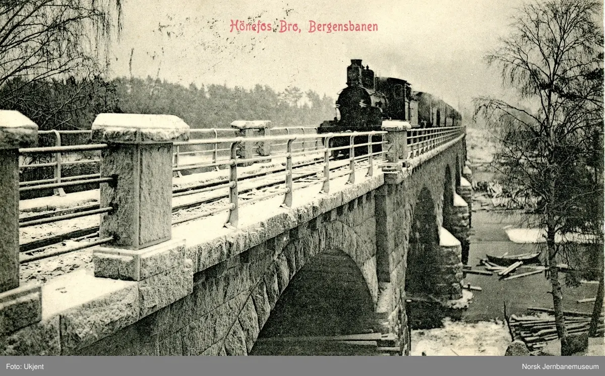 Damplokomotiv med persontog på Begna bru ved Hønefoss - Norsk ...